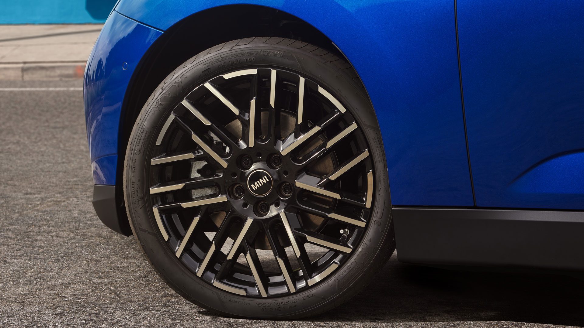 MINI Tyrelabel - the perfect tyres for your MINI | MINI UK