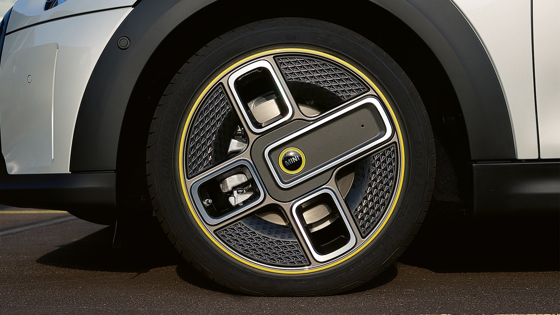 MINI Tyrelabel - the perfect tyres for your MINI | MINI UK