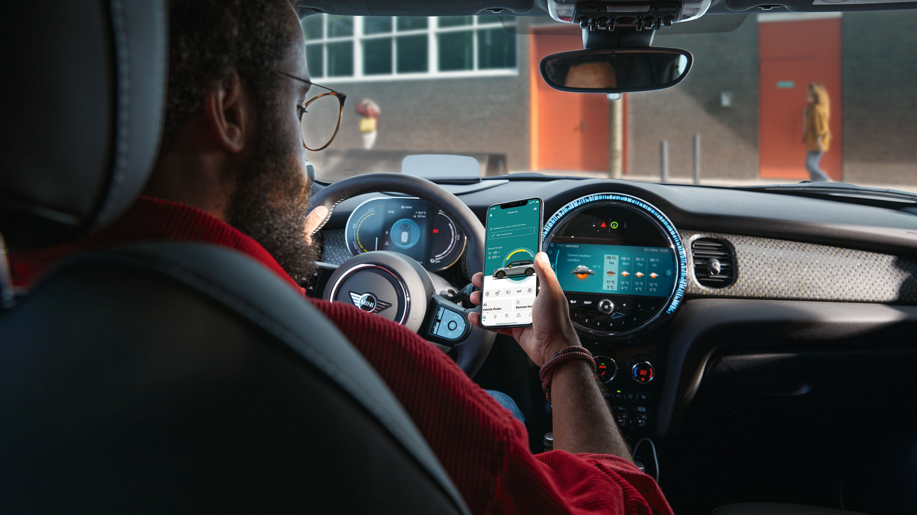 MINI Connected Features | Apple CarPlay | MINI UK