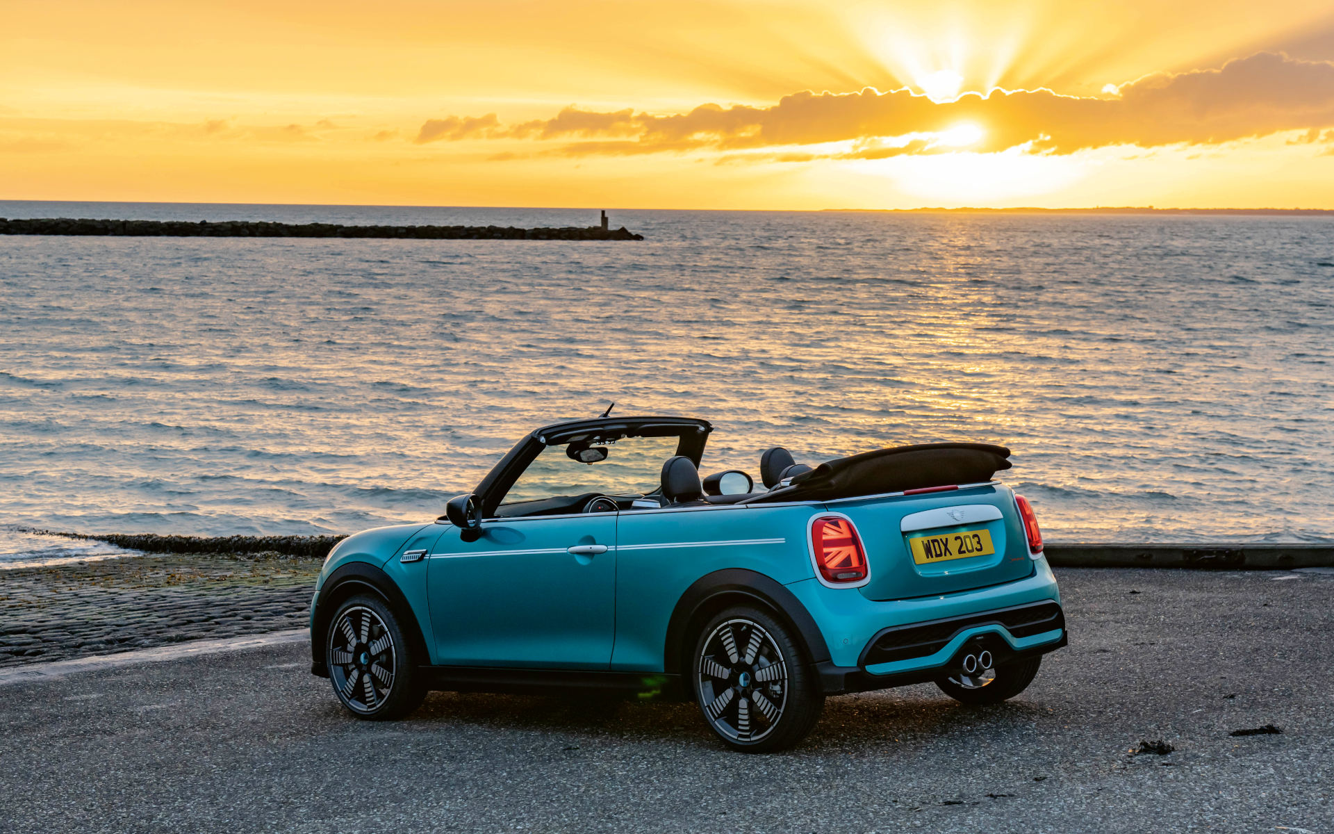 MINI Launches MINI Convertible Seaside Edition | MINI UK