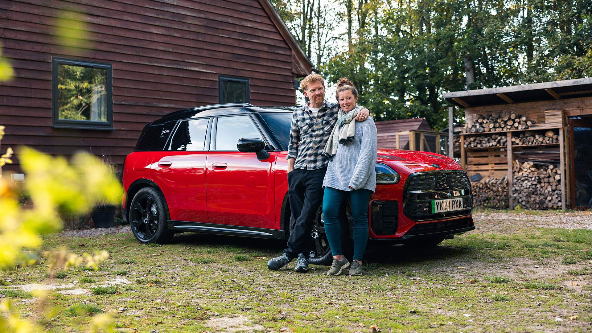 Drivers test the all-electric MINI Cooper and Countryman | MINI UK