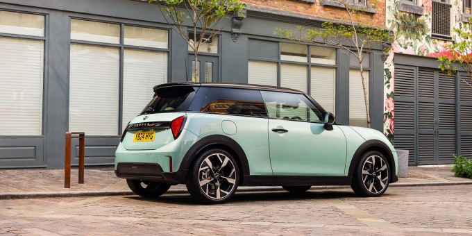 difference between mini cooper and mini cooper s