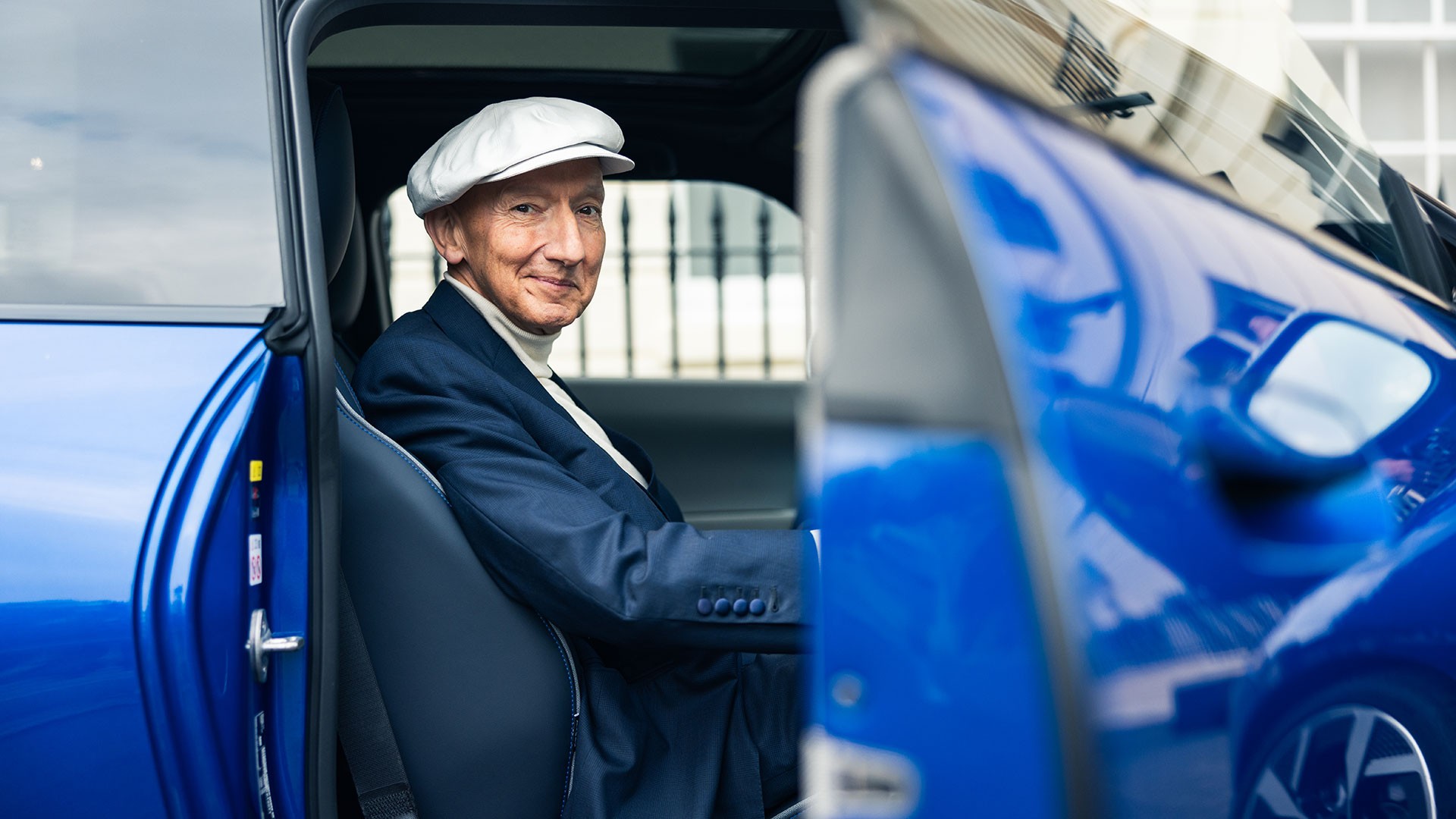 Drivers test the all-electric MINI Cooper and Countryman | MINI UK
