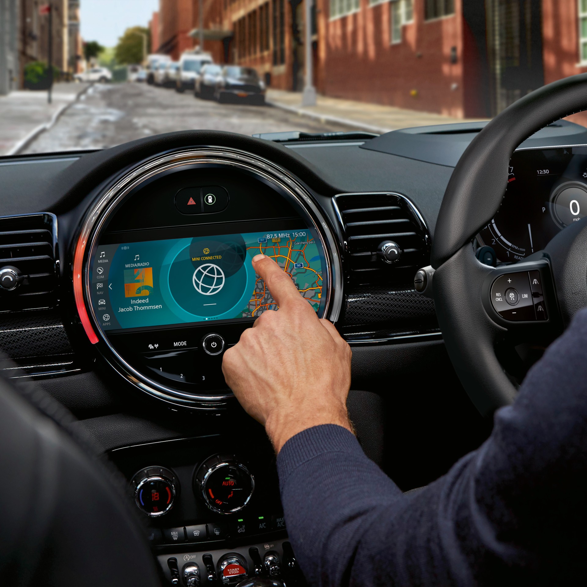 MINI Connected Features | Apple CarPlay | MINI UK