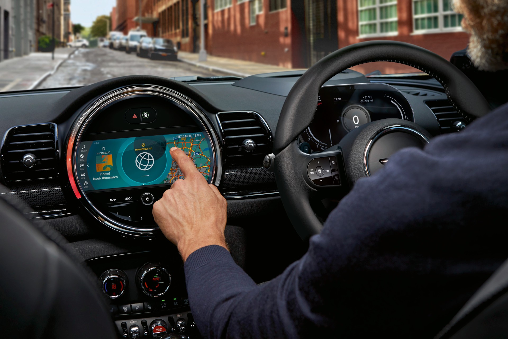 MINI Connected Features | Apple CarPlay | MINI UK