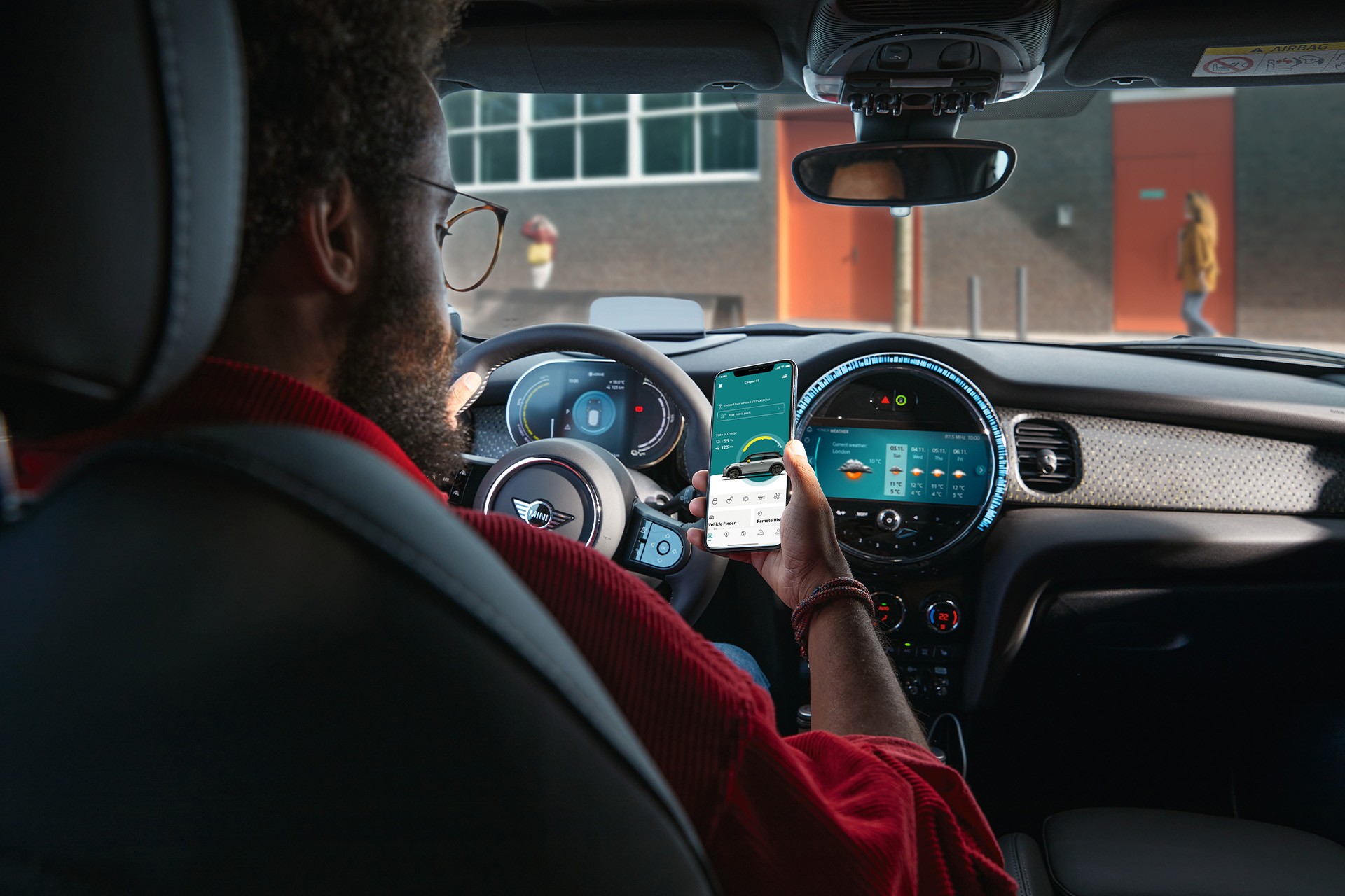 MINI Connected Features | Apple CarPlay | MINI UK